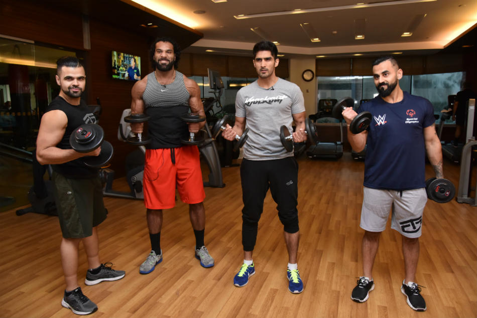WWE superstar Jinder Mahal trains with star India boxer Vijender Singh ...