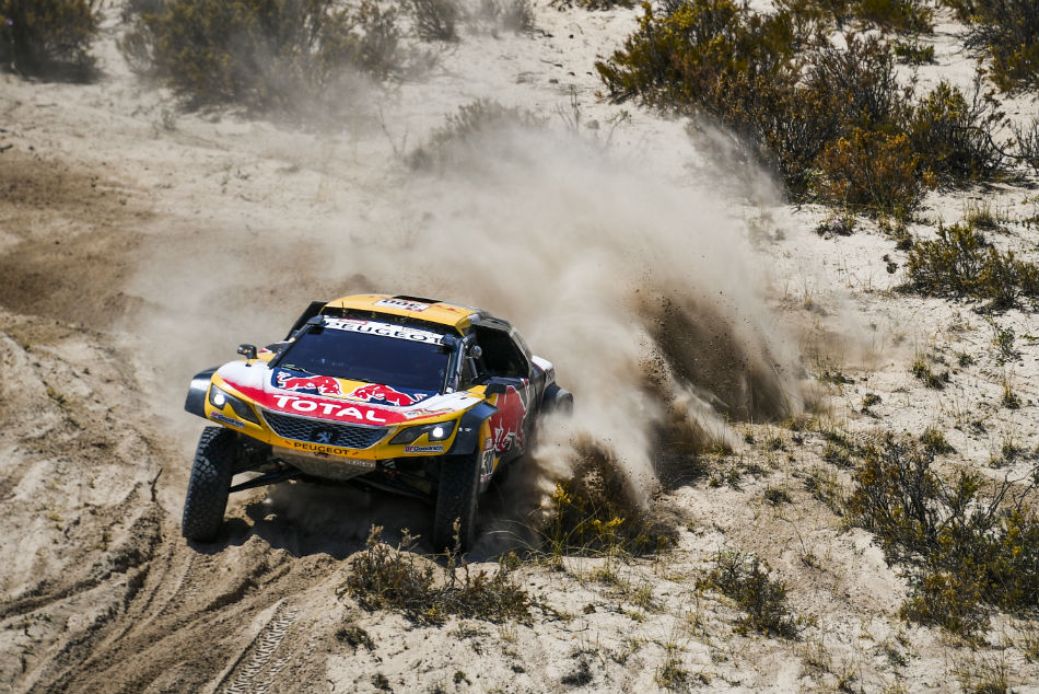 Peterhansel closes gap with Sainz after 10th stage win - myKhel