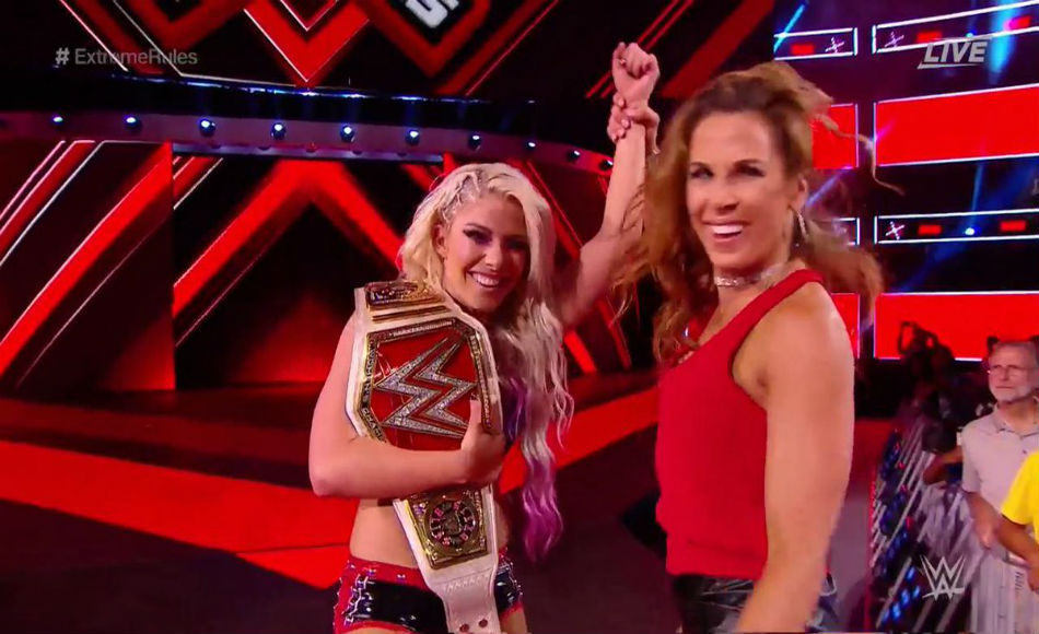 Alexa Bliss retains title in first-ever WWE Women's Extreme Rules match ...