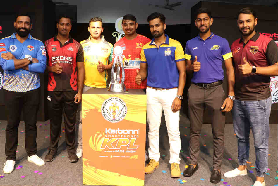 KPL 2018: Trophy launched in a glittering ceremony - myKhel