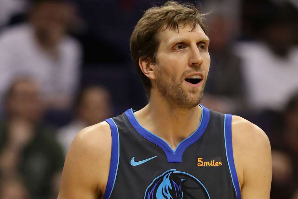 WATCH: Nowitzki receives standing ovation in first home game of season ...