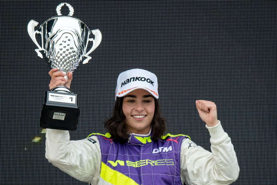 Record-breaking female driver Chadwick lands Williams development ...