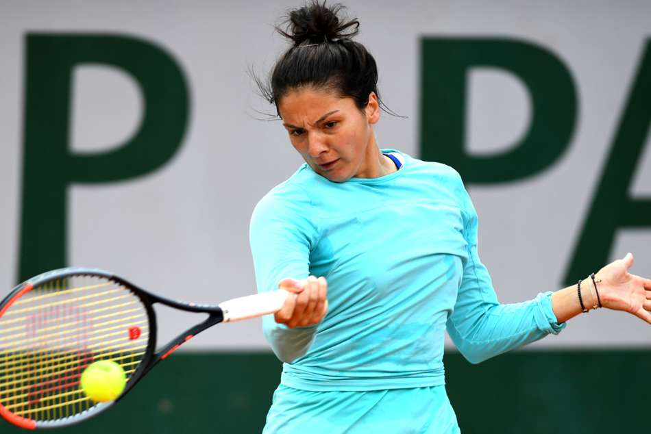 Gasparyan comeback sees Kuzmova crash out - myKhel