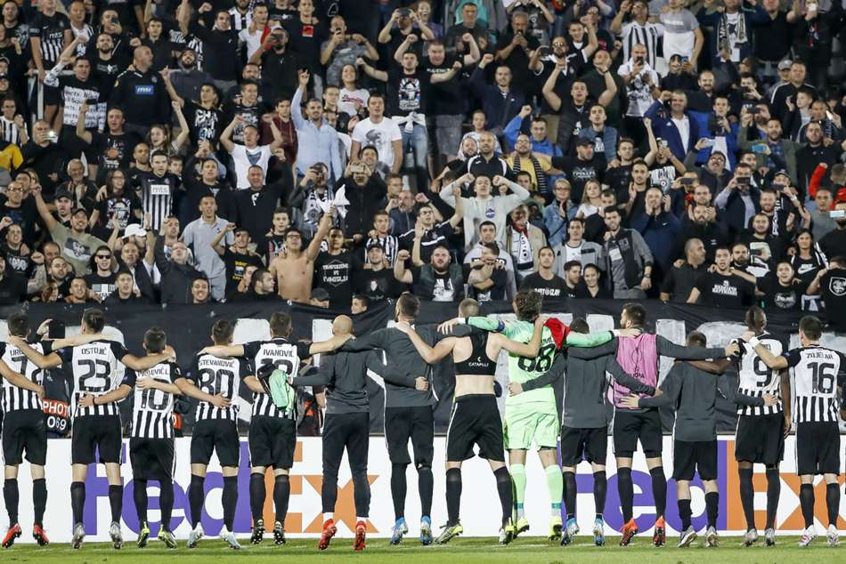 Coronavirus: Milosevic salutes fans after full house watches Partizan ...