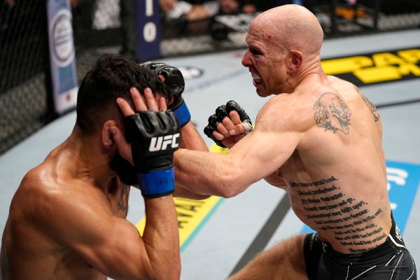 UFC 269 results and recap: Oliveira defends title as Pena stuns Nunes ...