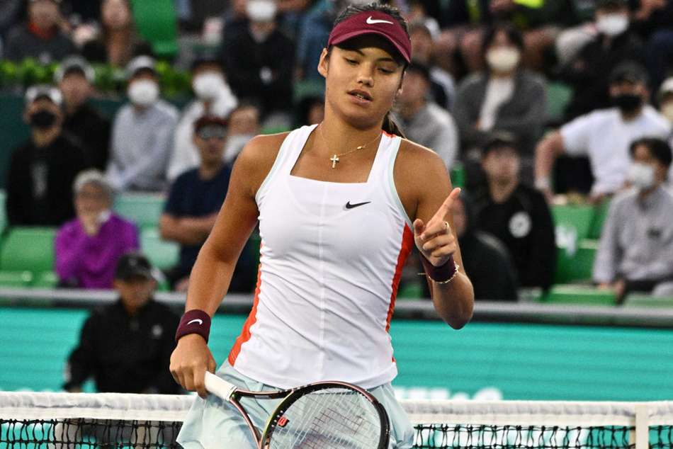 Emma Raducanu: Age, Height, Country, Titles, Ranking, Career Stats ...