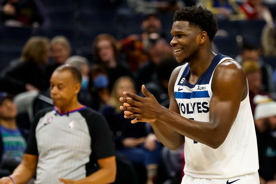 NBA: Edwards outduels Doncic in Timberwolves win, Giannis carries the ...