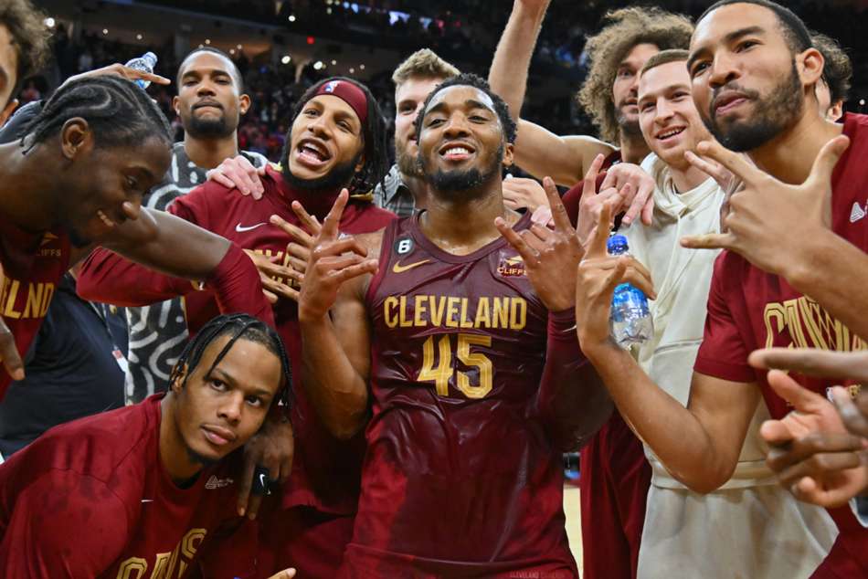 Mitchell explodes for career-high 71 points in Cavaliers victory, Nets ...