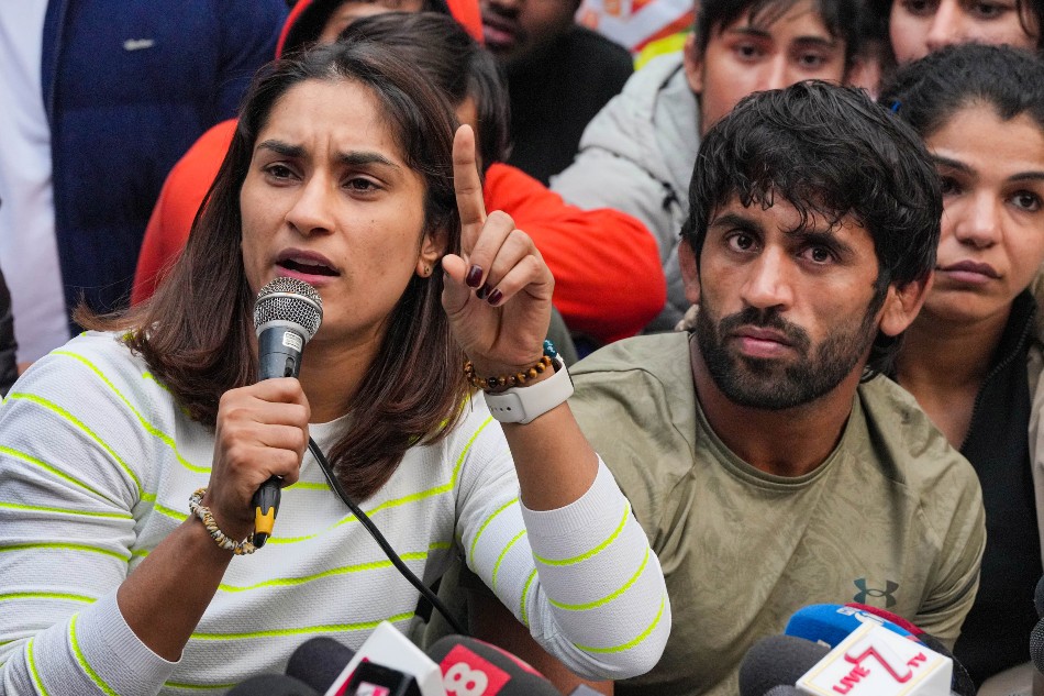 Wrestlers Protest: Indian protesting grapplers adamant, meeting with ...