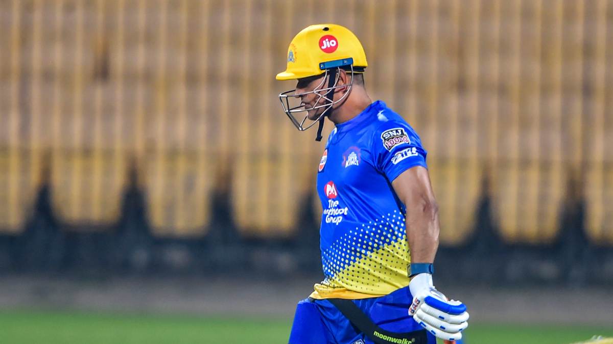 MS Dhoni turns farmer, ploughs field at his Ranchi-based farmhouse with ...