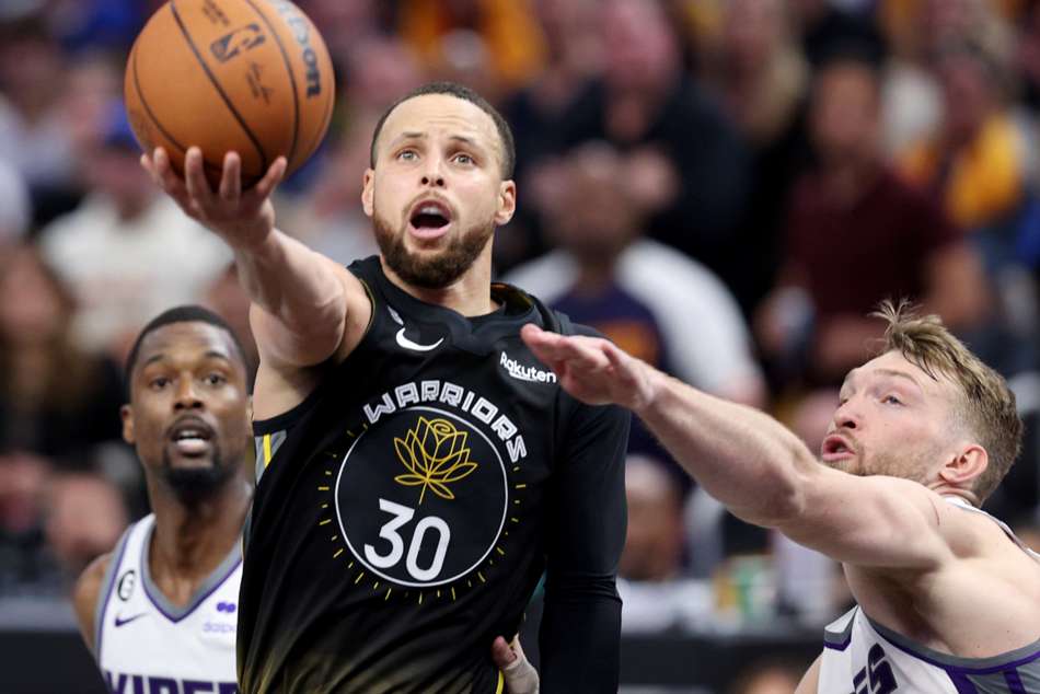 Curry catches fire to keep the Warriors alive, Maxey delivers for the ...