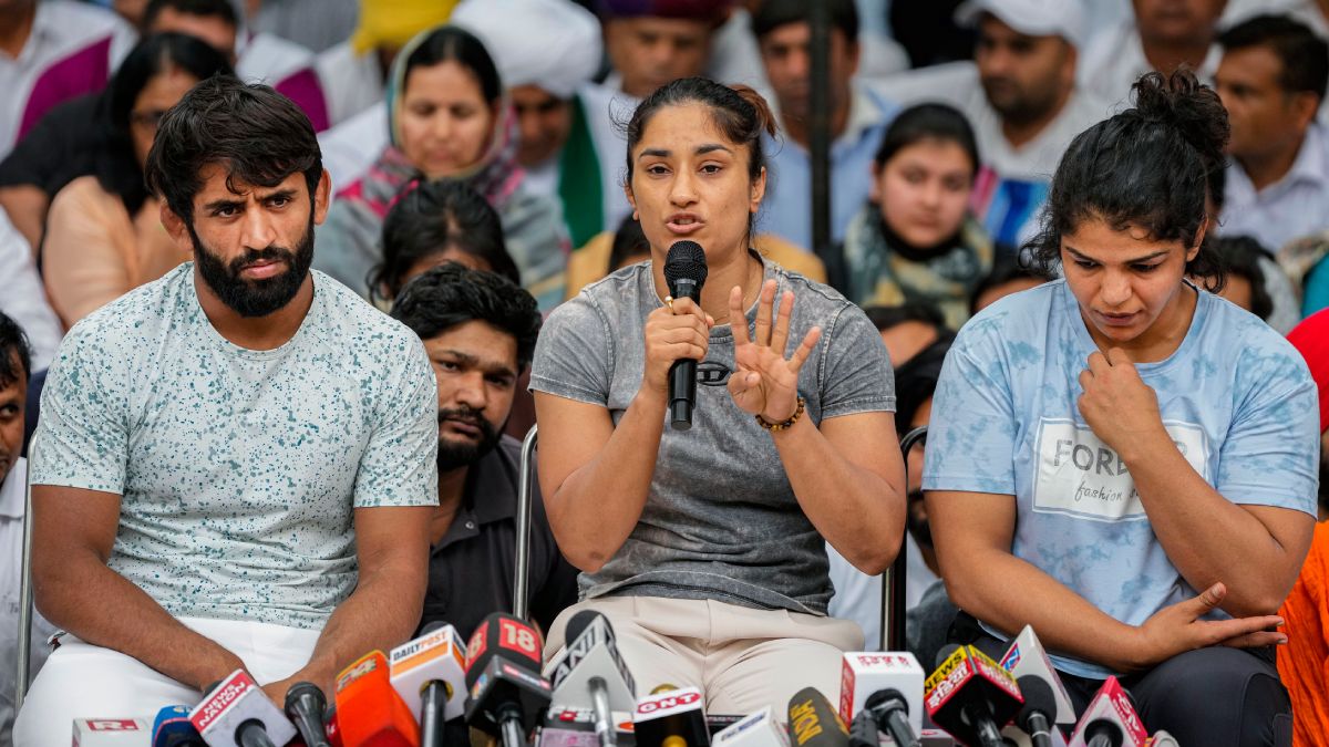 Wrestlers Protest: Delhi Police misbehaving with us, says Bajrang Punia ...