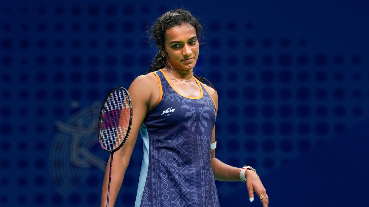 Spain Masters 2024: PV Sindhu throws racquet in frustration after ...